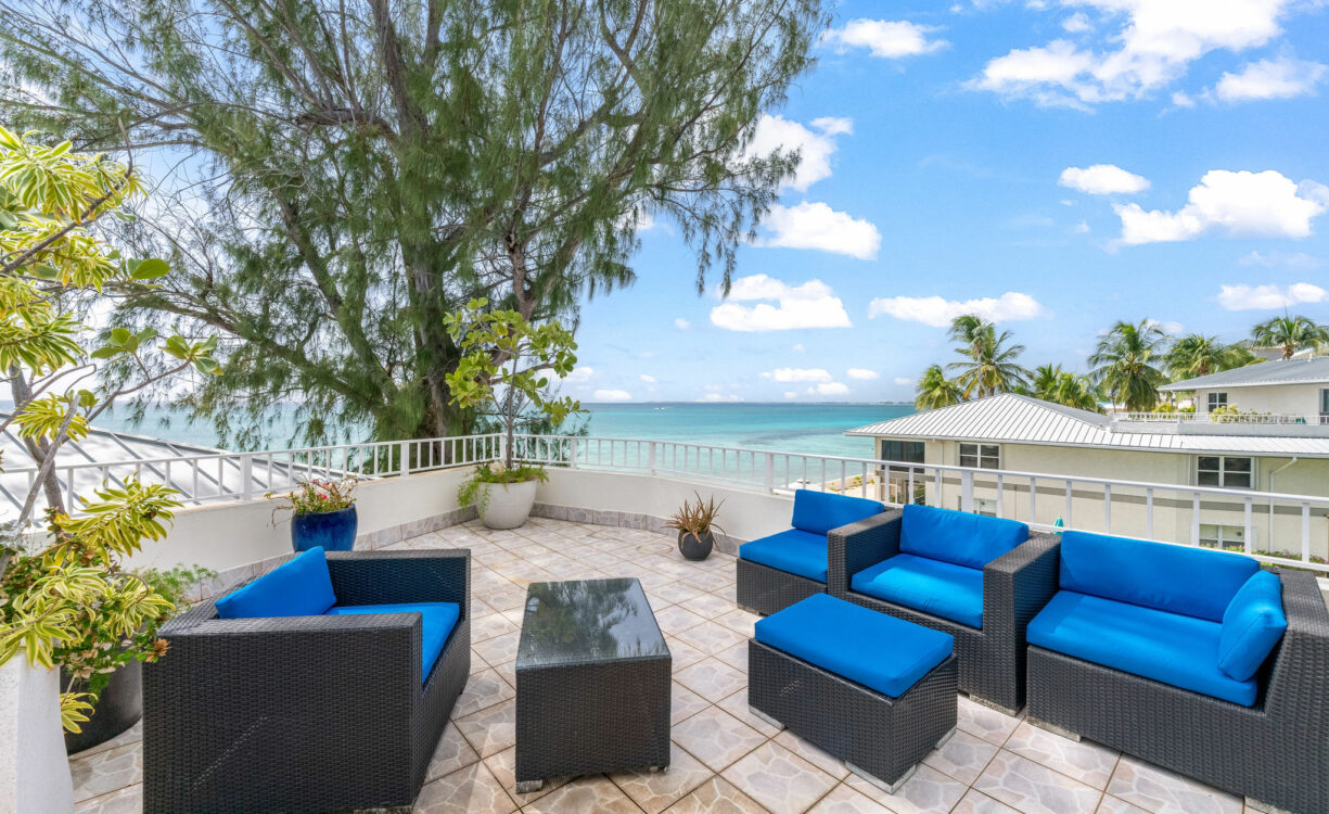 Tamarind Bay 25 Seven Mile Beach Penthouse With Rooftop Terrace